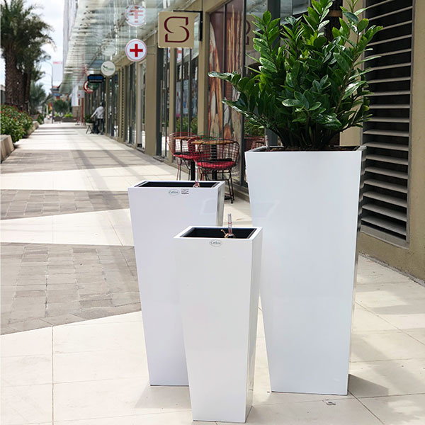 Composite Planter Cubico